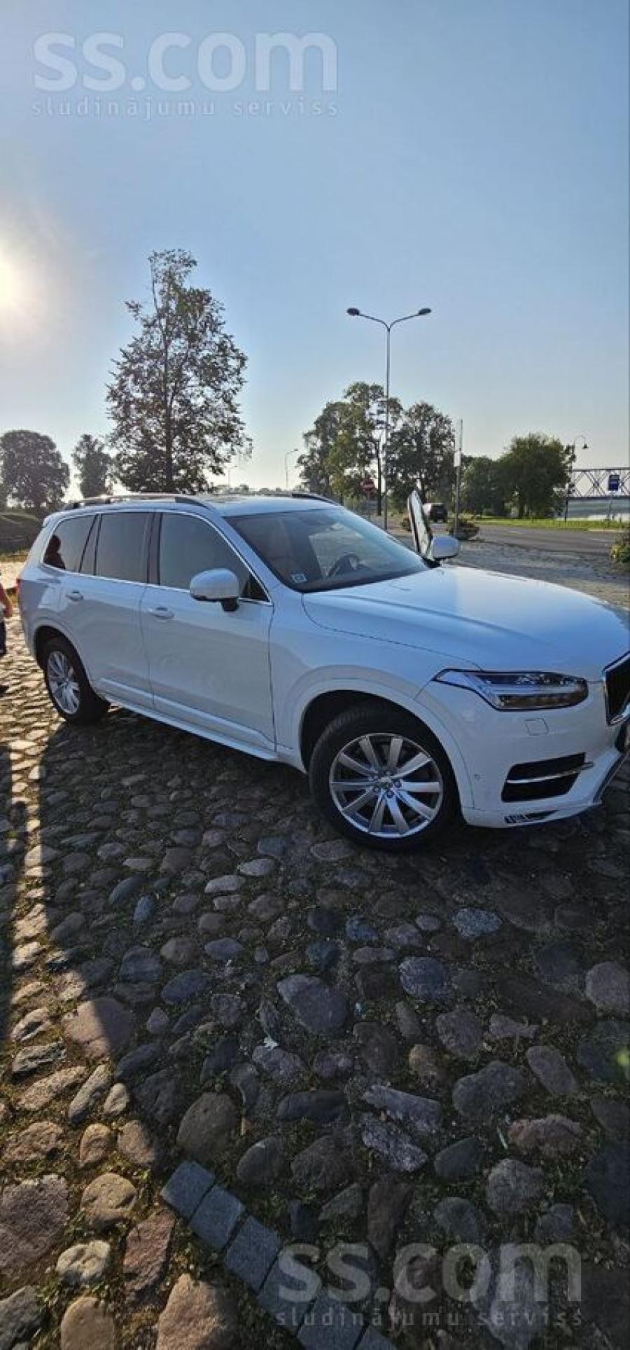 White Volvo XC90 2017 in Daugavpils, with an engine capacity of 2.00 L and mileage of 222 thousand km for 27000 €, photo 3 on AUTOMOTO.COM.LV
