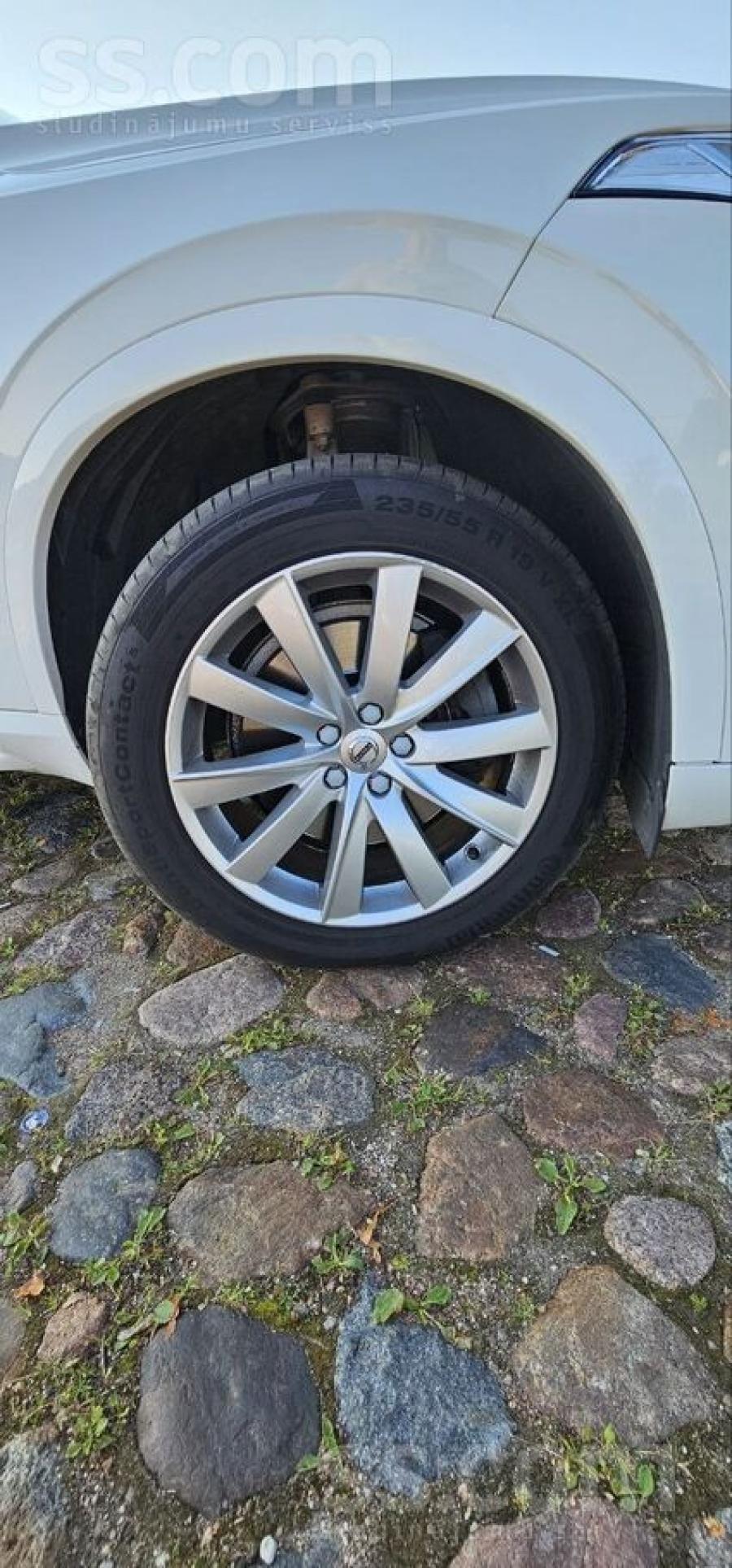White Volvo XC90 2017 in Daugavpils, with an engine capacity of 2.00 L and mileage of 222 thousand km for 27000 €, photo 9 on AUTOMOTO.COM.LV