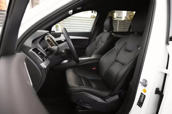 Balts Volvo XC90 2017 Jelgava, ar dzinēja tilpumu 2.00 L un nobraukumu 241 tūkst. km par 25990 €, foto 9 vietnē AUTOMOTO.COM.LV