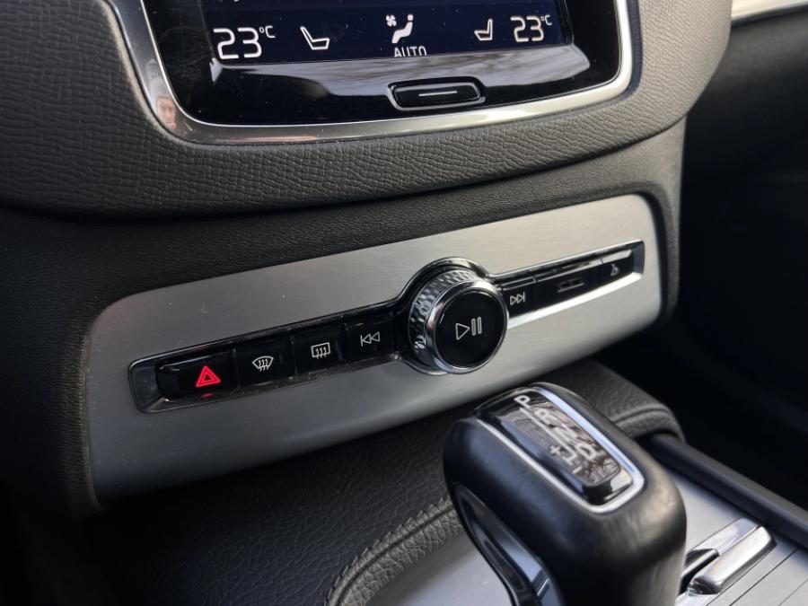 Balts Volvo XC90 2017 Rīga, ar dzinēja tilpumu 2.00 L un nobraukumu 229 tūkst. km par 19999 €, foto 23 vietnē AUTOMOTO.COM.LV