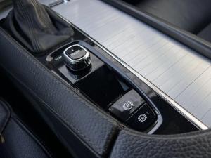 Balts Volvo XC90 2017 Rīga, ar dzinēja tilpumu 2.00 L un nobraukumu 229 tūkst. km par 19999 €, foto 24 vietnē AUTOMOTO.COM.LV