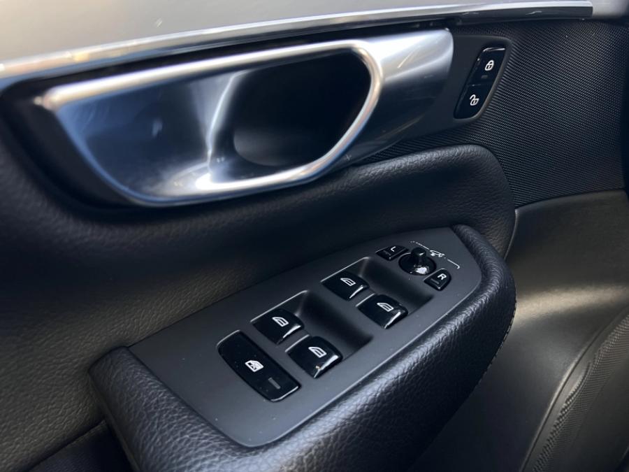 Balts Volvo XC90 2017 Rīga, ar dzinēja tilpumu 2.00 L un nobraukumu 229 tūkst. km par 19999 €, foto 30 vietnē AUTOMOTO.COM.LV