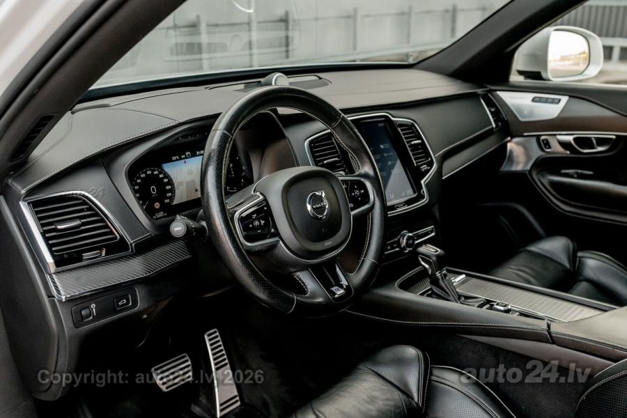 White Volvo XC90 2017 in Parnu, with an engine capacity of 2.00 L and mileage of 215 thousand km for 25900 €, photo 10 on AUTOMOTO.COM.LV