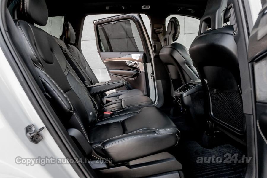 White Volvo XC90 2017 in Parnu, with an engine capacity of 2.00 L and mileage of 215 thousand km for 25900 €, photo 15 on AUTOMOTO.COM.LV