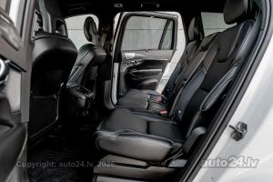 White Volvo XC90 2017 in Parnu, with an engine capacity of 2.00 L and mileage of 215 thousand km for 25900 €, photo 16 on AUTOMOTO.COM.LV