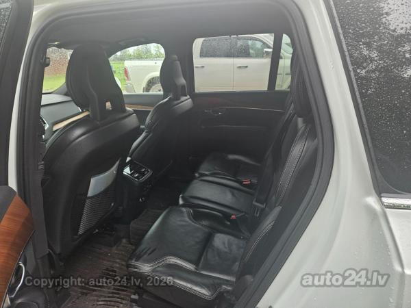 White Volvo XC90 2017 in Tallinn, with an engine capacity of 2.00 L and mileage of 241 thousand km for 24800 €, photo 8 on AUTOMOTO.COM.LV