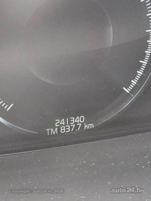 White Volvo XC90 2017 in Tallinn, with an engine capacity of 2.00 L and mileage of 241 thousand km for 24800 €, photo 13 on AUTOMOTO.COM.LV