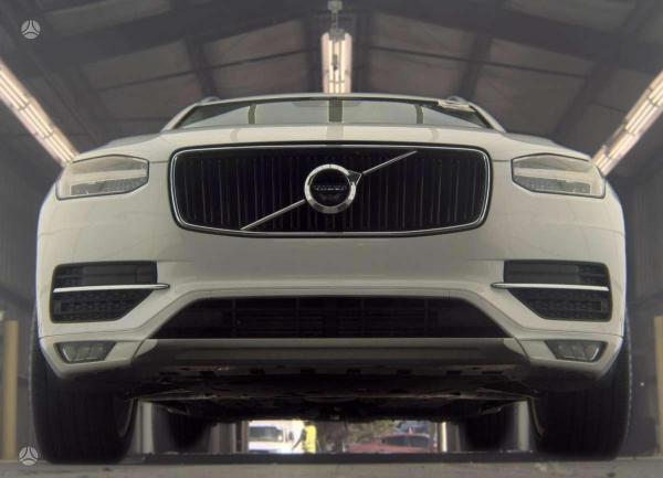 White Volvo XC90 2017 in Ukmerge, with an engine capacity of 1.97 L and mileage of 292 thousand km for 10500 €, photo 4 on AUTOMOTO.COM.LV