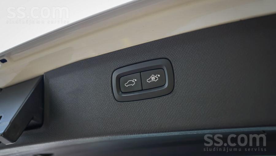 Balts Volvo XC90 2017 Rīga, ar dzinēja tilpumu 2.00 L un nobraukumu 238 tūkst. km par 23450 €, foto 13 vietnē AUTOMOTO.COM.LV
