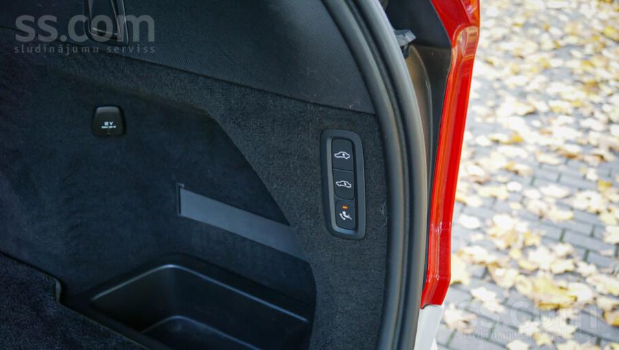 Balts Volvo XC90 2017 Rīga, ar dzinēja tilpumu 2.00 L un nobraukumu 238 tūkst. km par 23450 €, foto 14 vietnē AUTOMOTO.COM.LV