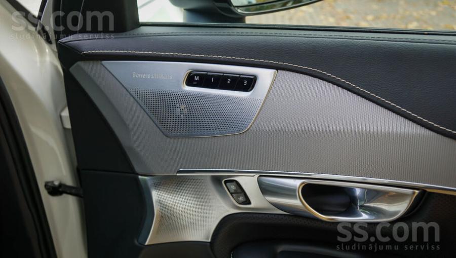 Balts Volvo XC90 2017 Rīga, ar dzinēja tilpumu 2.00 L un nobraukumu 238 tūkst. km par 23450 €, foto 18 vietnē AUTOMOTO.COM.LV