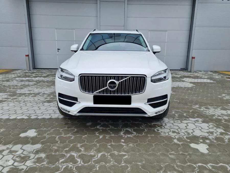 White Volvo XC90 2018 in Vilnius, with an engine capacity of 1.97 L and mileage of 110 thousand km for 25500 €, photo 1 on AUTOMOTO.COM.LV