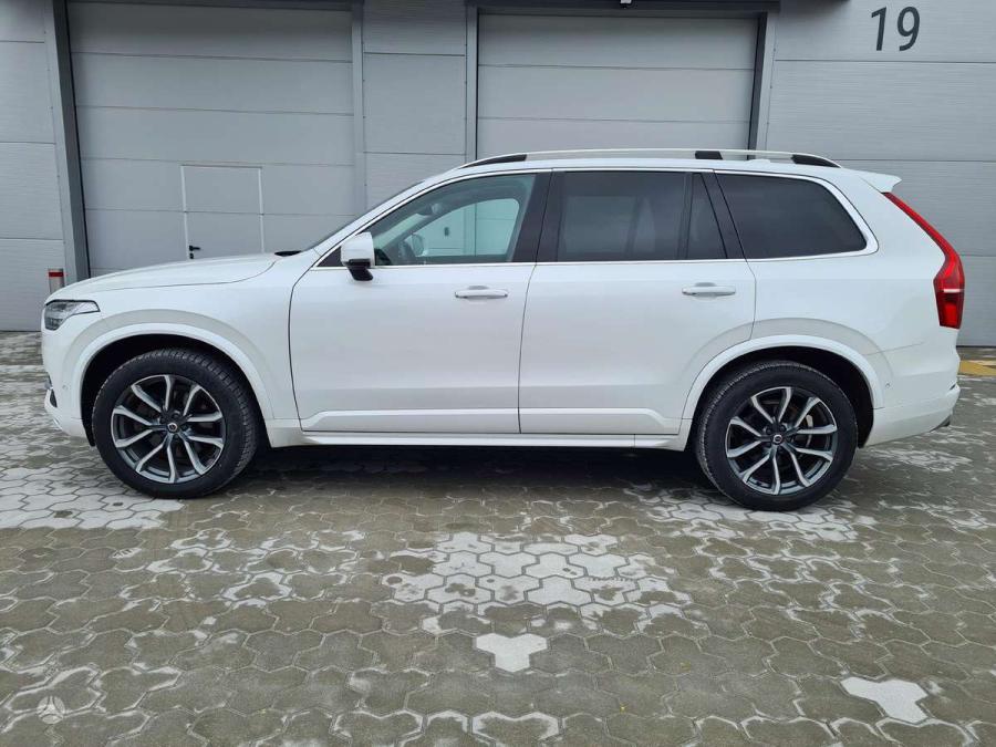 White Volvo XC90 2018 in Vilnius, with an engine capacity of 1.97 L and mileage of 110 thousand km for 25500 €, photo 4 on AUTOMOTO.COM.LV