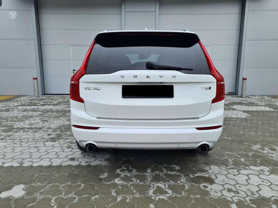 White Volvo XC90 2018 in Vilnius, with an engine capacity of 1.97 L and mileage of 110 thousand km for 25500 €, photo 5 on AUTOMOTO.COM.LV