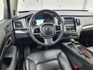 White Volvo XC90 2018 in Vilnius, with an engine capacity of 1.97 L and mileage of 110 thousand km for 25500 €, photo 8 on AUTOMOTO.COM.LV