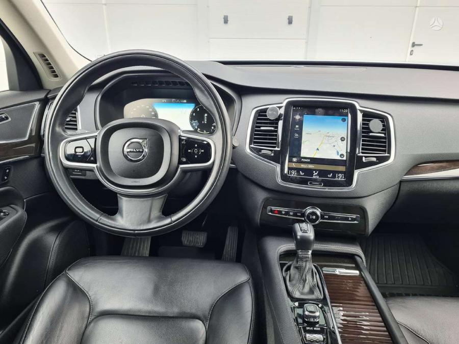 White Volvo XC90 2018 in Vilnius, with an engine capacity of 1.97 L and mileage of 110 thousand km for 25500 €, photo 11 on AUTOMOTO.COM.LV