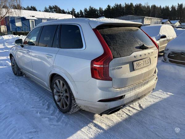 White Volvo XC90 2018 in Riga, with an engine capacity of 1.97 L and mileage of 150 thousand km for 23600 €, photo 4 on AUTOMOTO.COM.LV