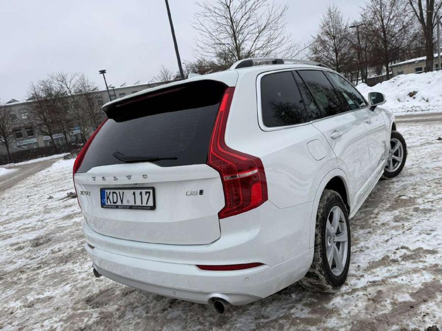 White Volvo XC90 2018 in Vilnius, with an engine capacity of 1.97 L and mileage of 145 thousand km for 23967 €, photo 3 on AUTOMOTO.COM.LV
