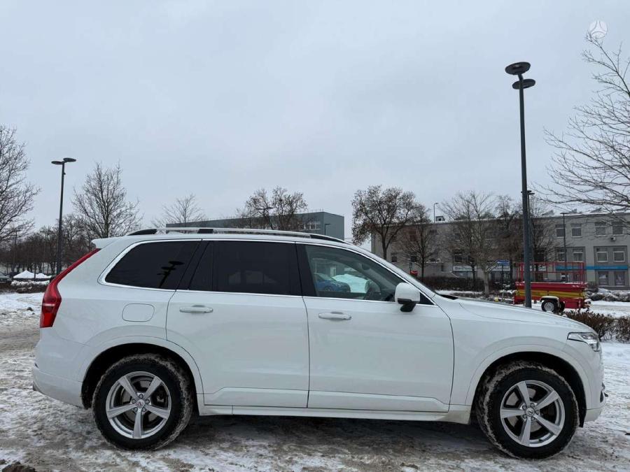 White Volvo XC90 2018 in Vilnius, with an engine capacity of 1.97 L and mileage of 145 thousand km for 23967 €, photo 5 on AUTOMOTO.COM.LV