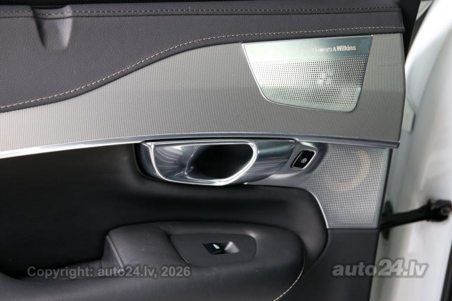 Balts Volvo XC90 2018 Pērnava, ar dzinēja tilpumu 2.00 L un nobraukumu 106 tūkst. km par 39990 €, foto 14 vietnē AUTOMOTO.COM.LV
