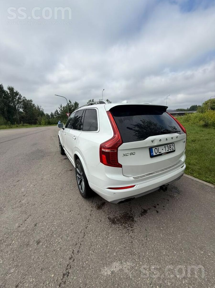 White Volvo XC90 2018 in Daugavpils, with an engine capacity of 2.00 L and mileage of 200 thousand km for 21900 €, photo 8 on AUTOMOTO.COM.LV