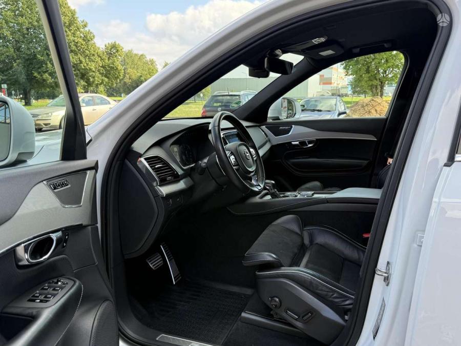White Volvo XC90 2018 in Kaunas, with an engine capacity of 1.97 L and mileage of 207 thousand km for 22490 €, photo 10 on AUTOMOTO.COM.LV