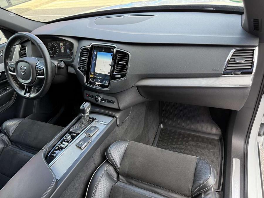 White Volvo XC90 2018 in Kaunas, with an engine capacity of 1.97 L and mileage of 207 thousand km for 22490 €, photo 24 on AUTOMOTO.COM.LV