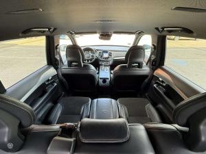 White Volvo XC90 2018 in Kaunas, with an engine capacity of 1.97 L and mileage of 207 thousand km for 22490 €, photo 29 on AUTOMOTO.COM.LV