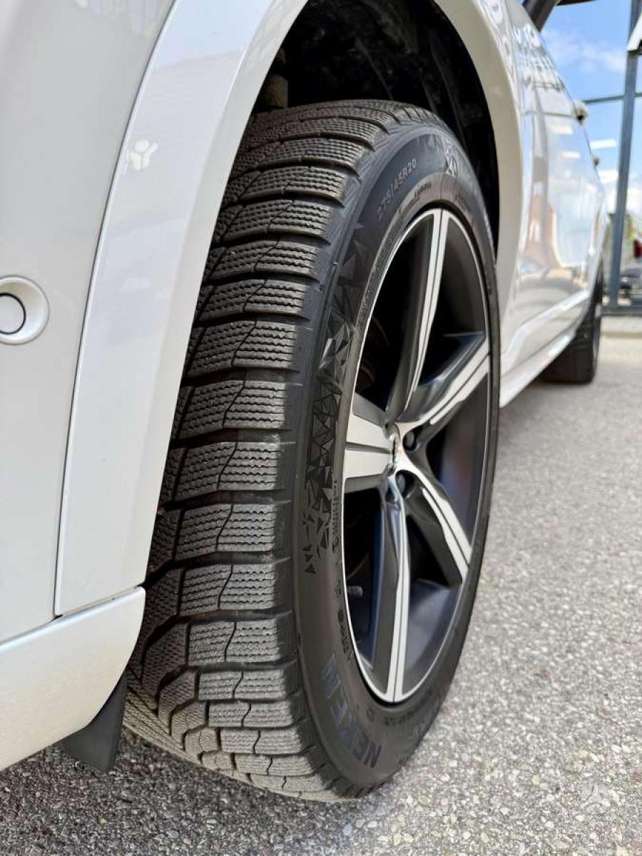 White Volvo XC90 2018 in Kaunas, with an engine capacity of 1.97 L and mileage of 207 thousand km for 22490 €, photo 39 on AUTOMOTO.COM.LV