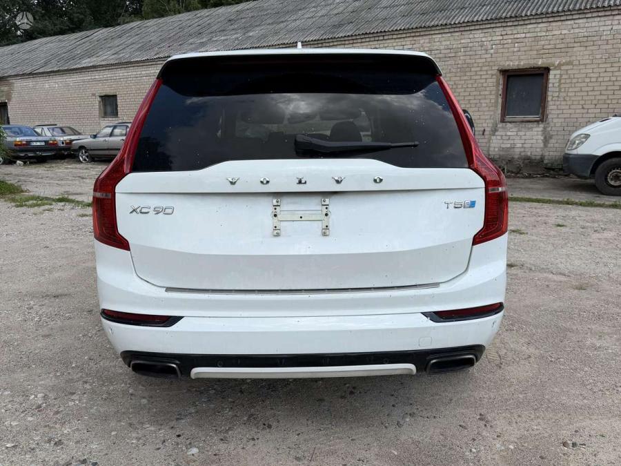 Balts Volvo XC90 2018 Šakiai, ar dzinēja tilpumu 1.97 L un nobraukumu 240 tūkst. km par 14500 €, foto 5 vietnē AUTOMOTO.COM.LV