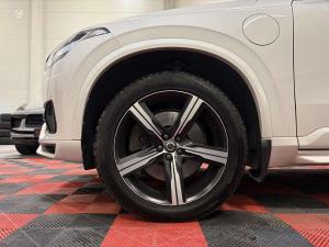 White Volvo XC90 2018 in Vilnius, with an engine capacity of 1.97 L and mileage of 289 thousand km for 22990 €, photo 10 on AUTOMOTO.COM.LV