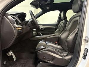 White Volvo XC90 2018 in Vilnius, with an engine capacity of 1.97 L and mileage of 289 thousand km for 22990 €, photo 14 on AUTOMOTO.COM.LV