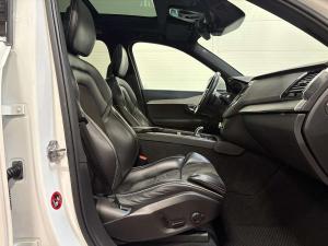White Volvo XC90 2018 in Vilnius, with an engine capacity of 1.97 L and mileage of 289 thousand km for 22990 €, photo 17 on AUTOMOTO.COM.LV
