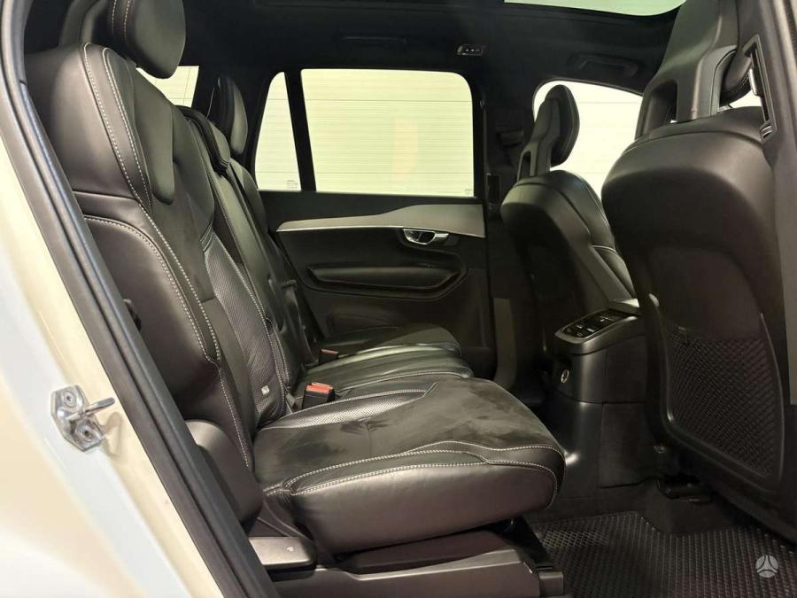 White Volvo XC90 2018 in Vilnius, with an engine capacity of 1.97 L and mileage of 289 thousand km for 22990 €, photo 30 on AUTOMOTO.COM.LV
