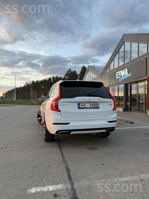 White Volvo XC90 2018 in Riga, with an engine capacity of 2.00 L and mileage of 196 thousand km for 23800 €, photo 4 on AUTOMOTO.COM.LV