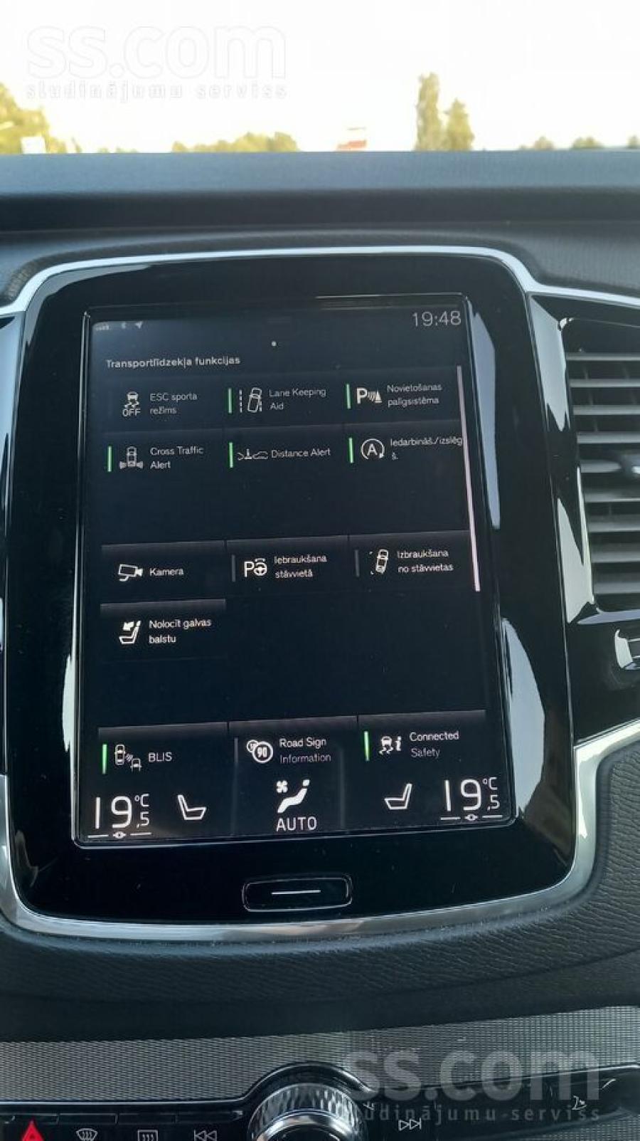 Balts Volvo XC90 2018 Ogre, ar dzinēja tilpumu 2.00 L un nobraukumu 193 tūkst. km par 24400 €, foto 11 vietnē AUTOMOTO.COM.LV