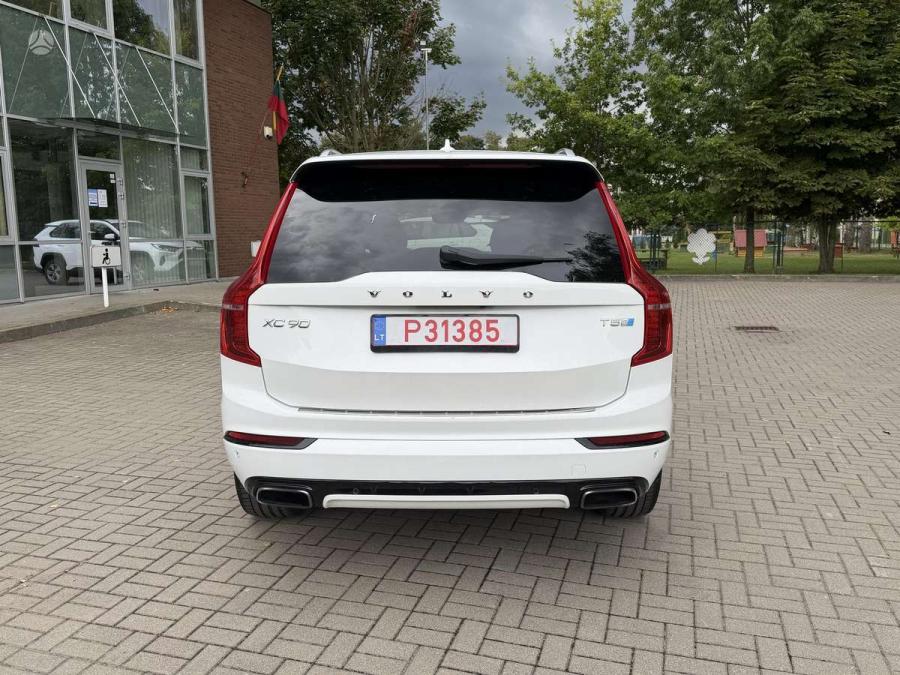 White Volvo XC90 2018 in Sakiai, with an engine capacity of 1.97 L and mileage of 240 thousand km for 18500 €, photo 7 on AUTOMOTO.COM.LV