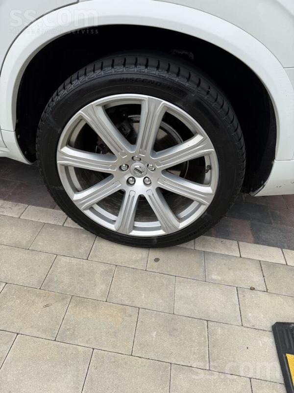 Volvo XC90 2018 Rīga vietnē Balts Volvo XC90 2018 Rīga, ar dzinēja tilpumu 2.00 L un nobraukumu 332 tūkst. km par 19900 €, foto 6 vietnē AUTOMOTO.COM.LV