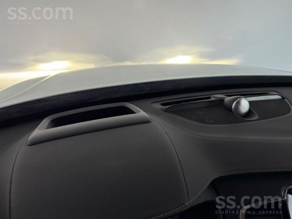 White Volvo XC90 2019 in Riga, with an engine capacity of 2.00 L and mileage of 123 thousand km for 33500 €, photo 11 on AUTOMOTO.COM.LV