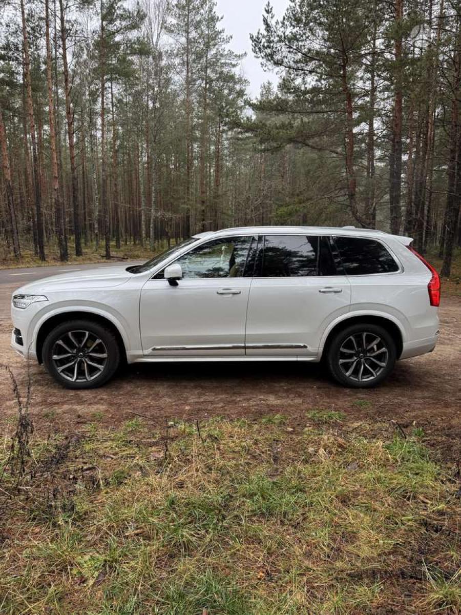 White Volvo XC90 2019 in Vilnius, with an engine capacity of 1.97 L and mileage of 105 thousand km for 28900 €, photo 1 on AUTOMOTO.COM.LV