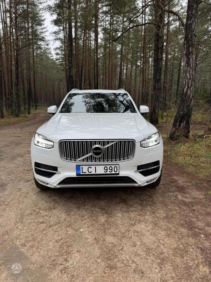 White Volvo XC90 2019 in Vilnius, with an engine capacity of 1.97 L and mileage of 105 thousand km for 28900 €, photo 5 on AUTOMOTO.COM.LV