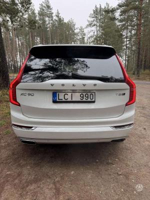 White Volvo XC90 2019 in Vilnius, with an engine capacity of 1.97 L and mileage of 105 thousand km for 28900 €, photo 6 on AUTOMOTO.COM.LV