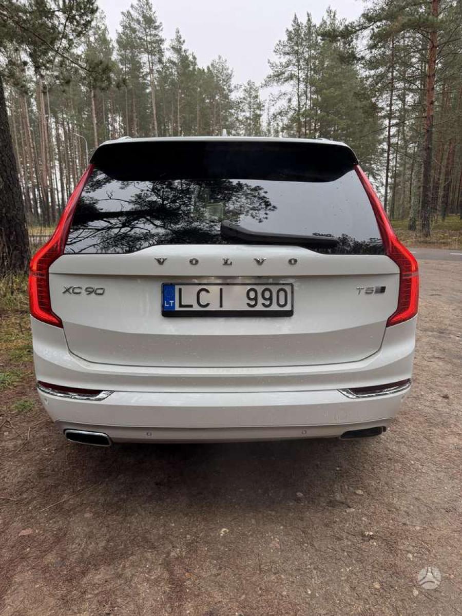 White Volvo XC90 2019 in Vilnius, with an engine capacity of 1.97 L and mileage of 105 thousand km for 28900 €, photo 6 on AUTOMOTO.COM.LV