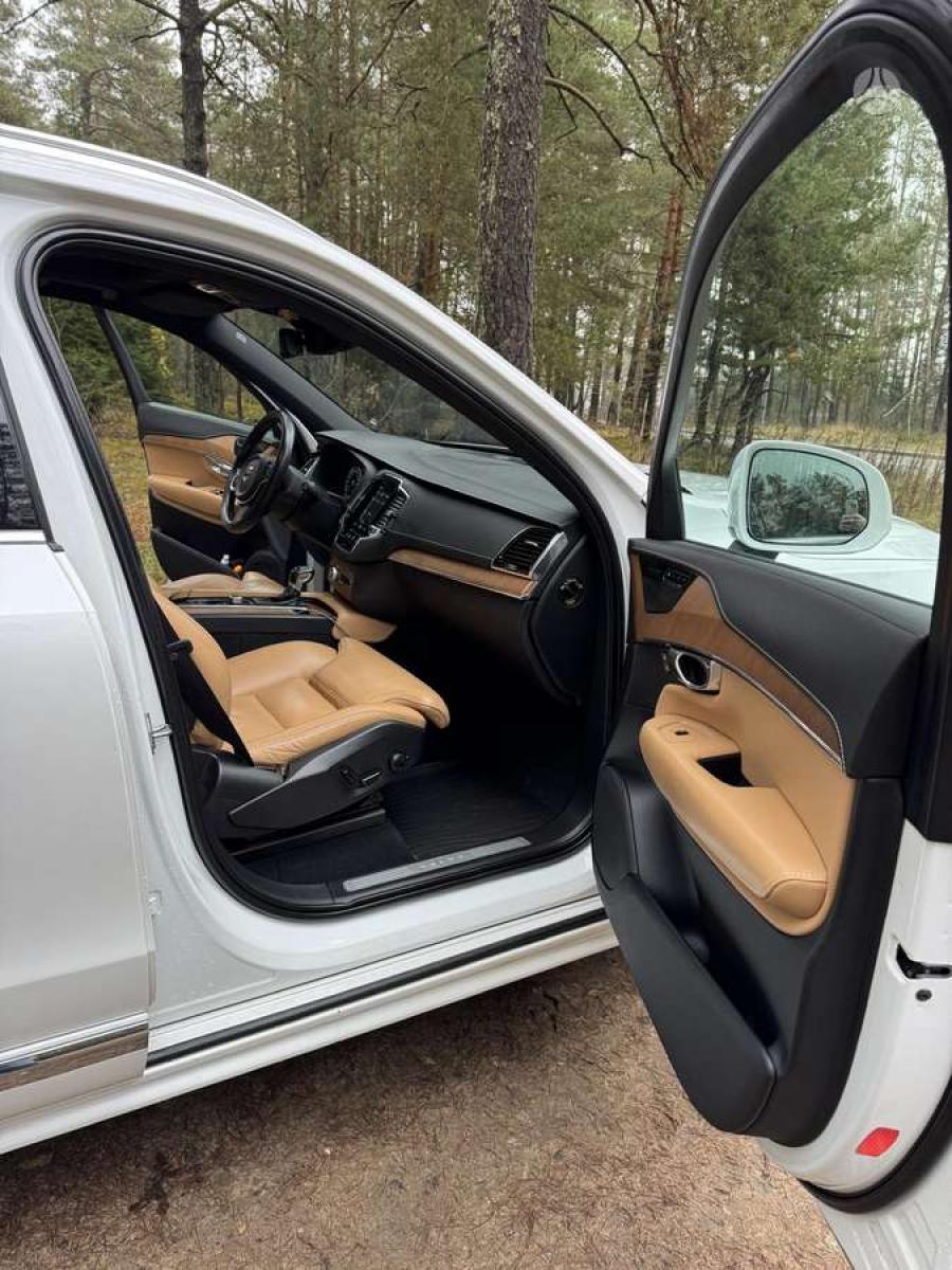White Volvo XC90 2019 in Vilnius, with an engine capacity of 1.97 L and mileage of 105 thousand km for 28900 €, photo 7 on AUTOMOTO.COM.LV