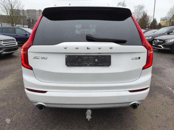 White Volvo XC90 2019 in Panevezys, with an engine capacity of 1.97 L and mileage of 329 thousand km for 16999 €, photo 9 on AUTOMOTO.COM.LV