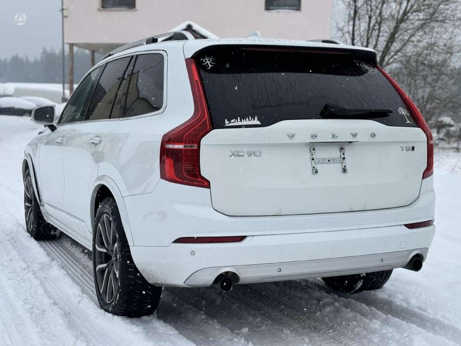 White Volvo XC90 2019 in Ukmerge, with an engine capacity of 1.97 L and mileage of 124 thousand km for 9300 €, photo 6 on AUTOMOTO.COM.LV