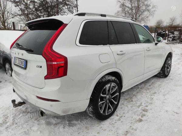 White Volvo XC90 2019 in Panevezys, with an engine capacity of 1.97 L and mileage of 329 thousand km for 17500 €, photo 10 on AUTOMOTO.COM.LV