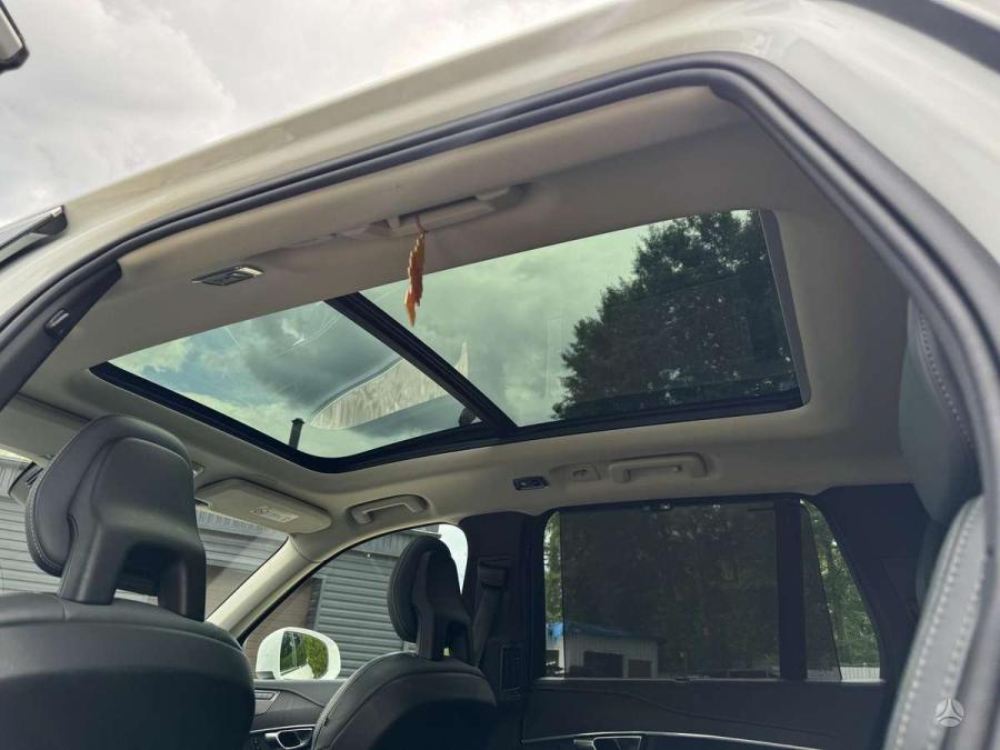 Balts Volvo XC90 2019 Alīta, ar dzinēja tilpumu 2.00 L un nobraukumu 139 tūkst. km par 29300 €, foto 13 vietnē AUTOMOTO.COM.LV