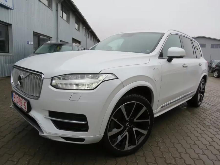 White Volvo XC90 2019 in Riga, with an engine capacity of 2.00 L and mileage of 260 thousand km for 20900 €, photo 1 on AUTOMOTO.COM.LV
