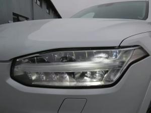 White Volvo XC90 2019 in Riga, with an engine capacity of 2.00 L and mileage of 260 thousand km for 20900 €, photo 3 on AUTOMOTO.COM.LV